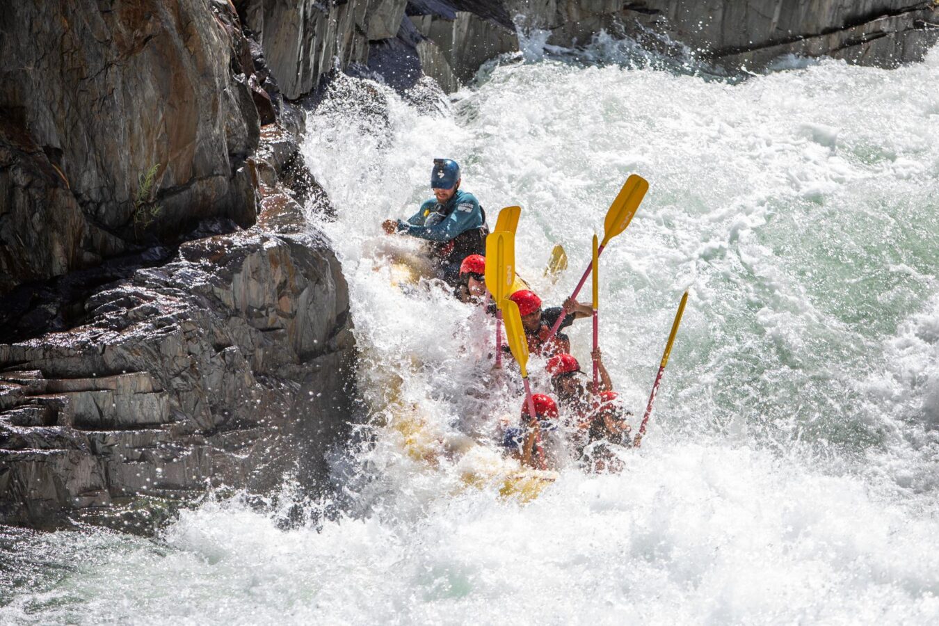 Navigating Love: Why Rafting is the Perfect First Date – OARS